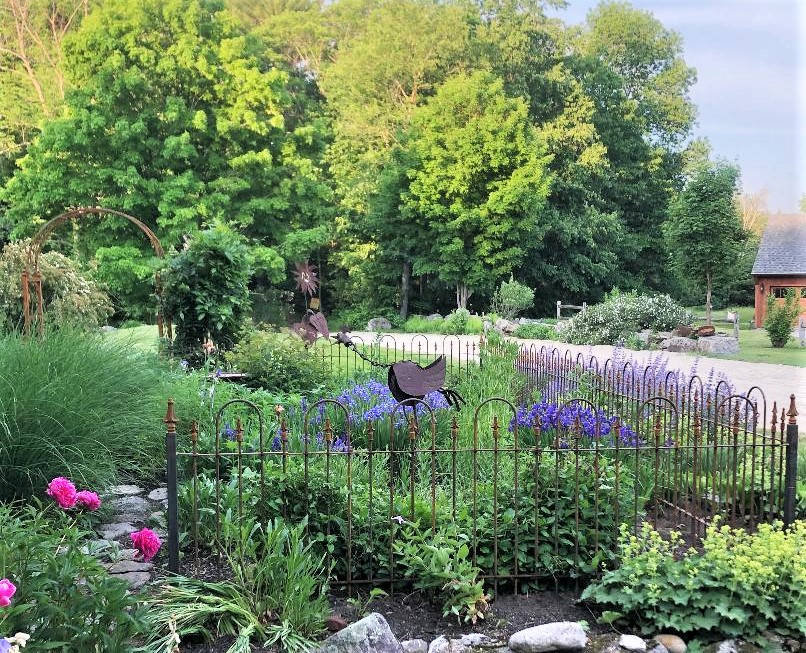 3' Interlocking Fence with Dome Arbor