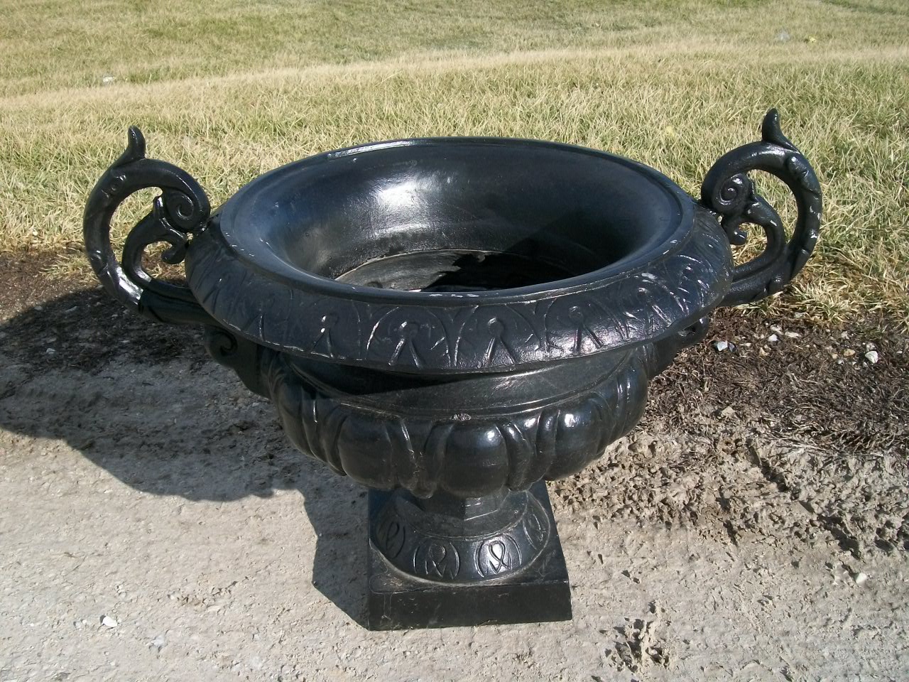 31" Wide Lancaster Cast Aluminum Urn With Handles