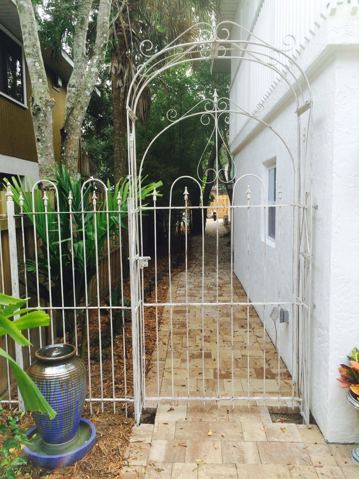 6 Foot Arbor Gate & Fencing in Antique White