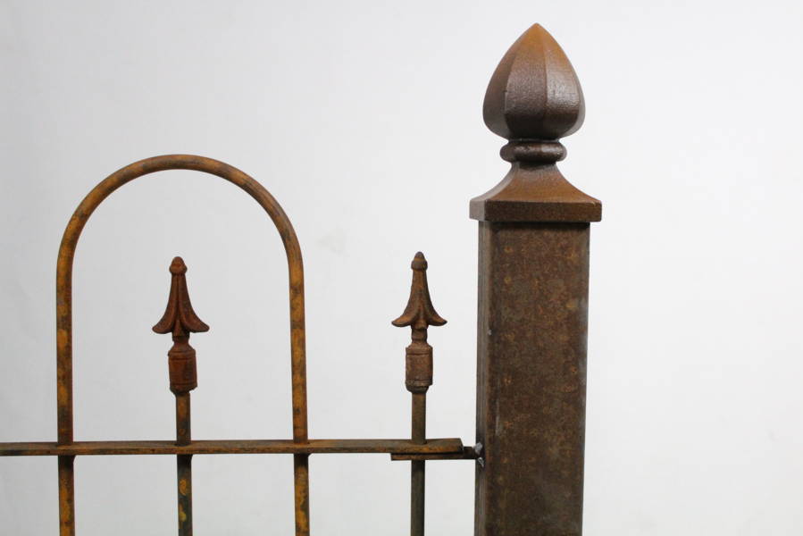 6ft Tall Alexander Fence Gate Post - Platform Shoe