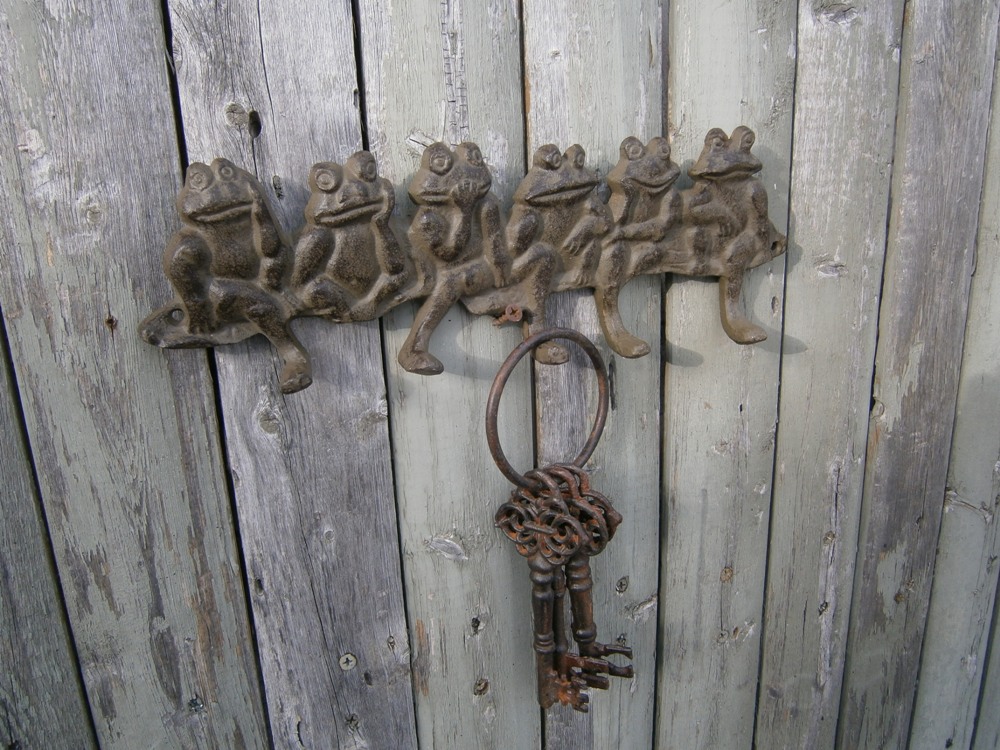 7.5" Primitive Cast Iron Keys On Ring