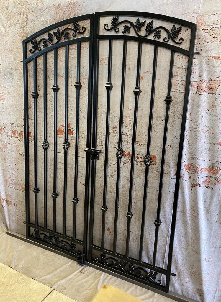 72" x 60" Metal Concord Select Center Divide Gate Entry