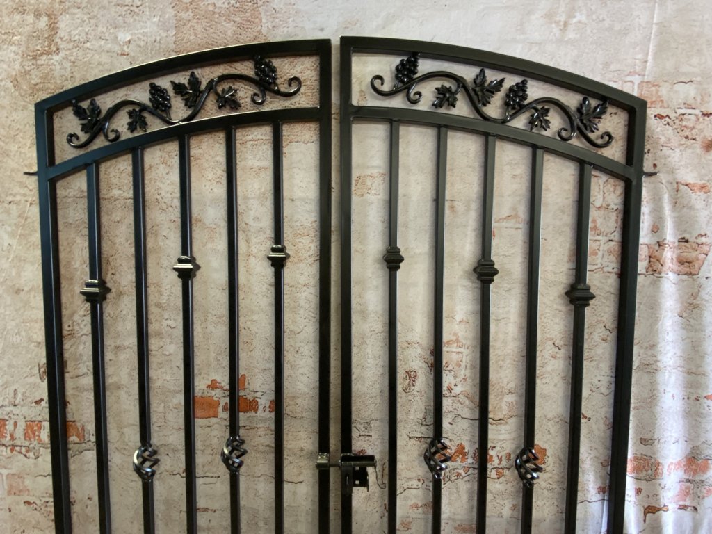 72" x 60" Metal Concord Select Center Divide Gate Entry