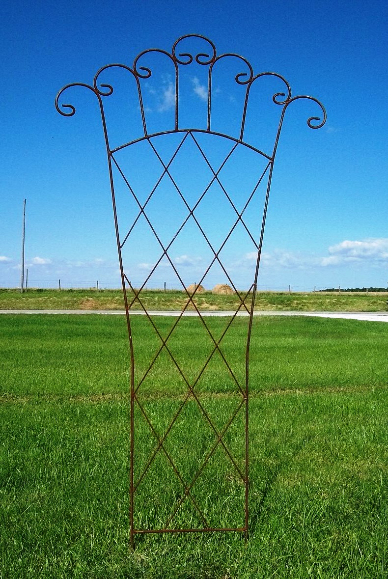 86" Wrought Iron Criss Cross 8 Spin Trellis