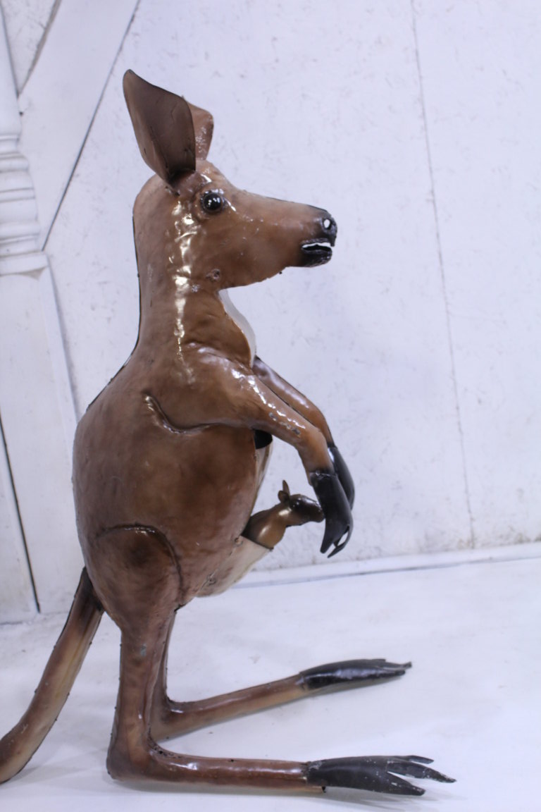 Brown Metal 34" Kangaroo Zoo Animal Lawn Decoraton