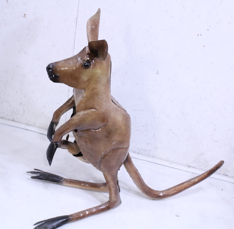 Brown Metal 34" Kangaroo Zoo Animal Lawn Decoraton