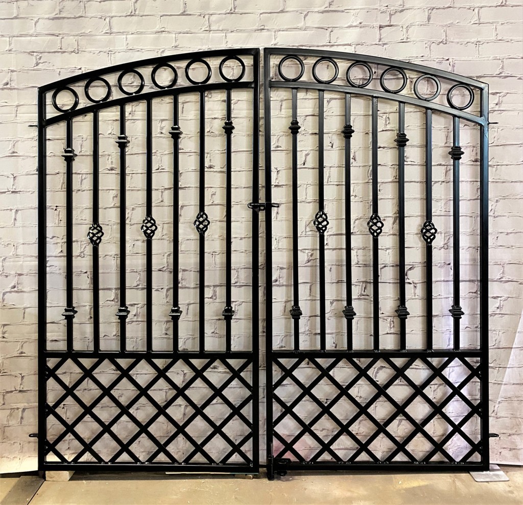 Circle Top Center Divide Cavalier 5t x 6w Metal Gate