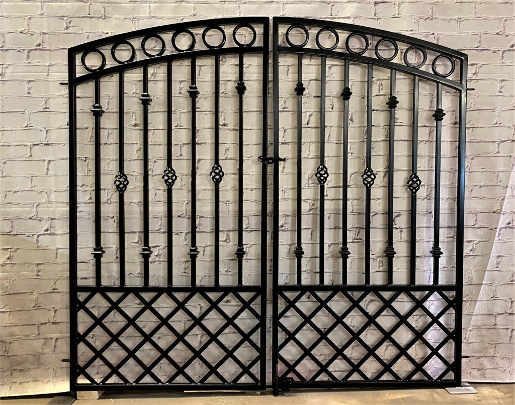 Circle Top Center Divide Cavalier 5t x 6w Metal Gate