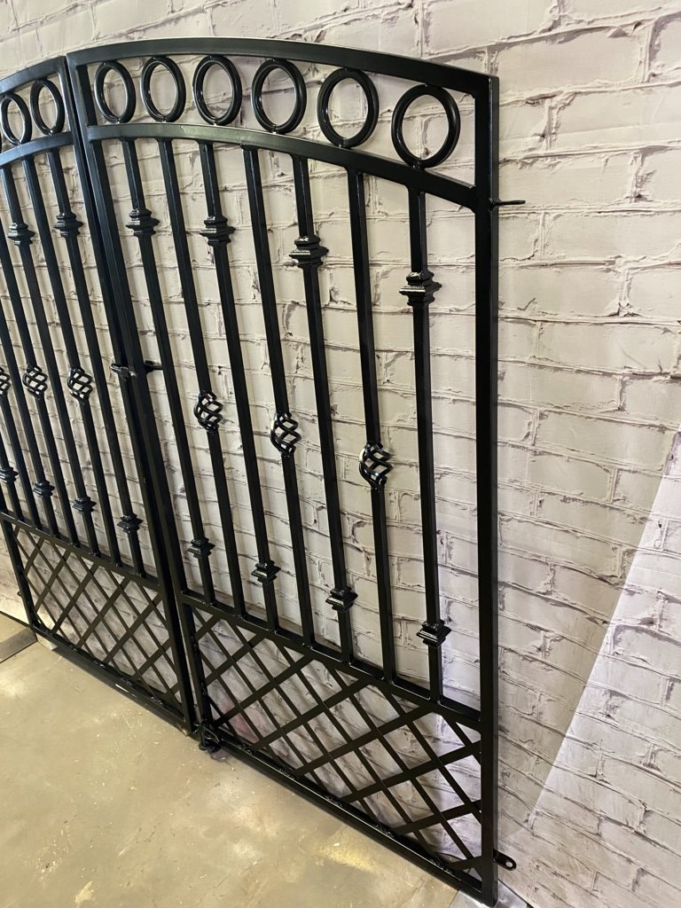 Circle Top Center Divide Cavalier 5t x 6w Metal Gate