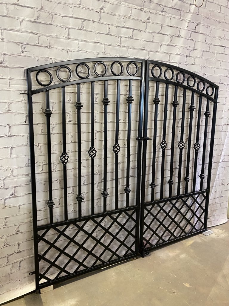 Circle Top Center Divide Cavalier 5t x 6w Metal Gate