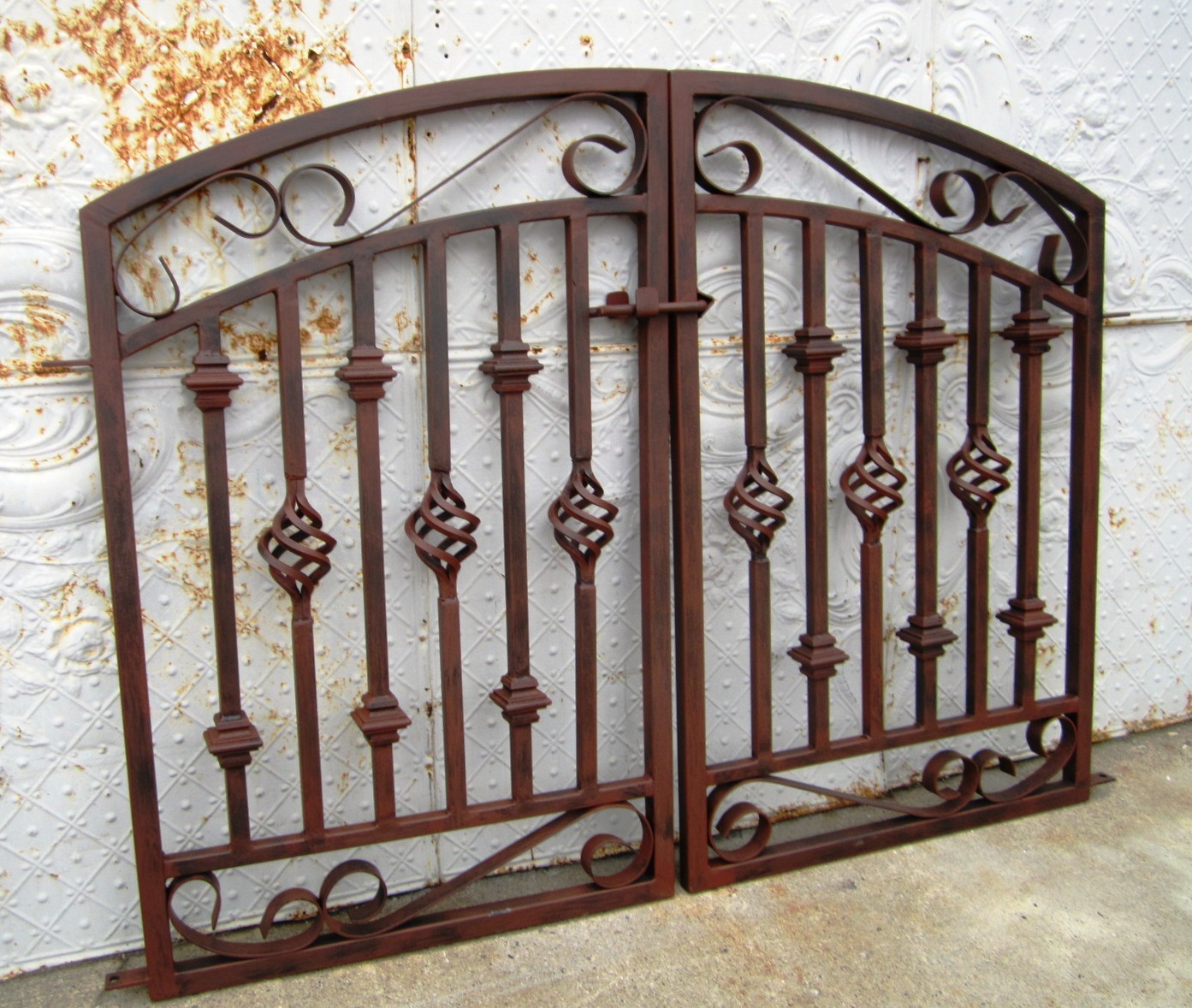 Custom Center Divide Wrought Iron Metal Gate