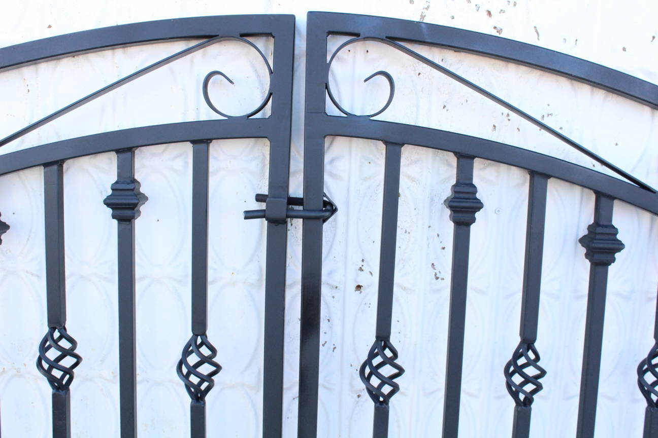 Custom Center Divide Wrought Iron Metal Gate