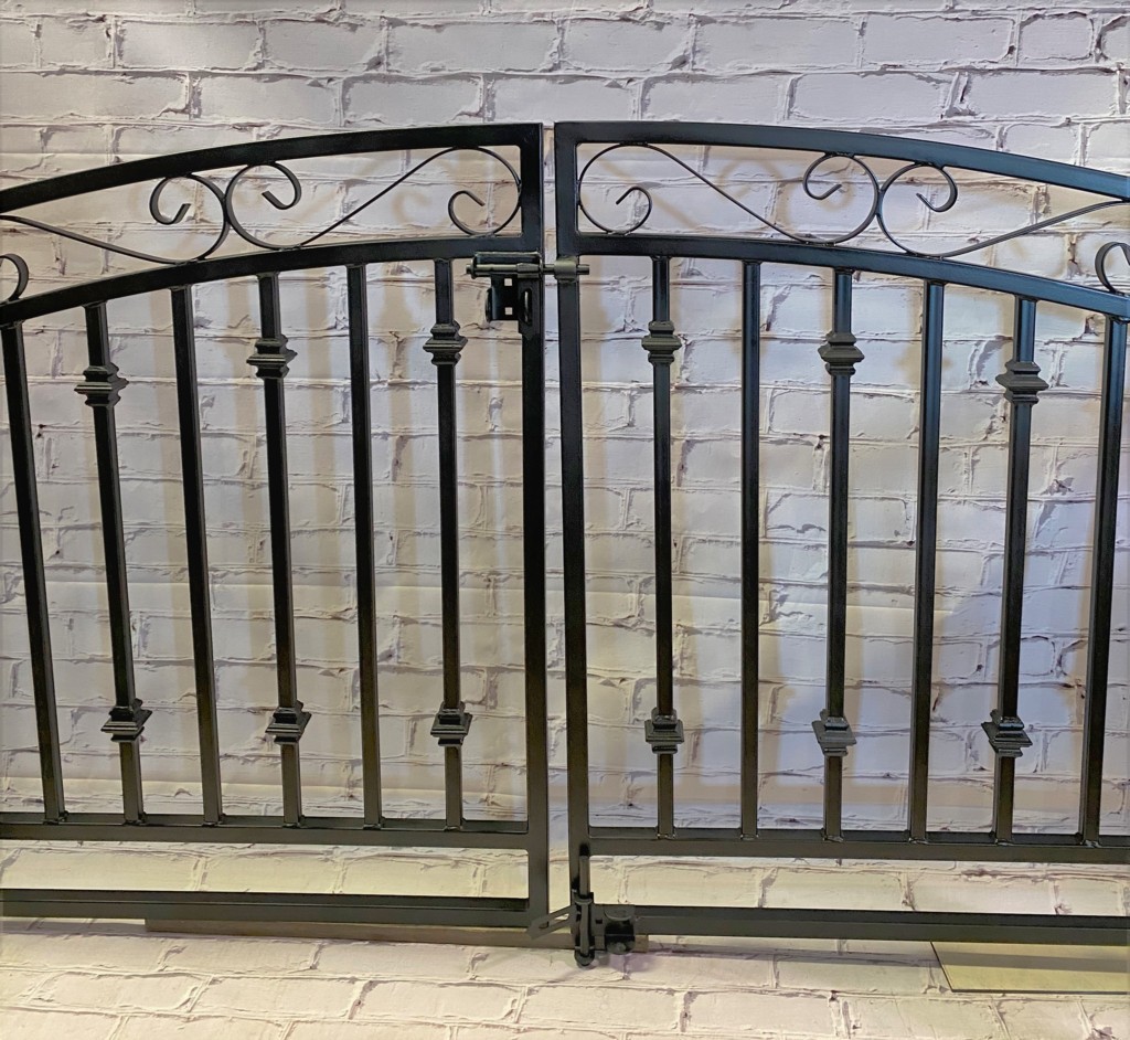 Delaware Center Divide Metal Yard Entry Gate 3t x 6w