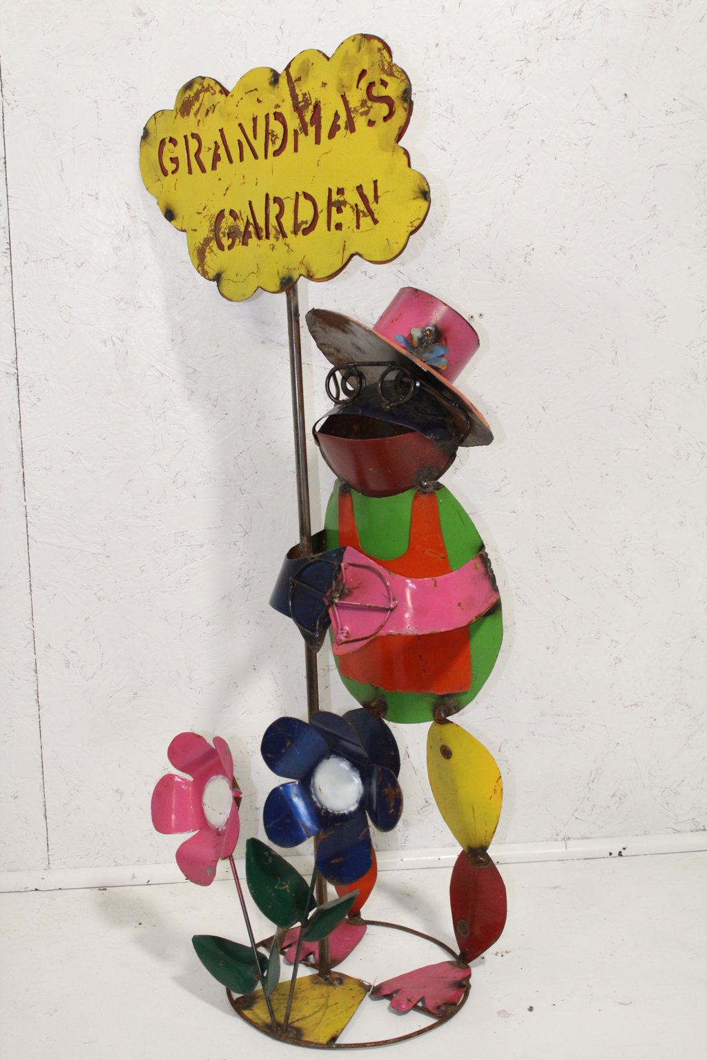 Frederick Frog Holding Grandma's Garden Sign Yard Decor