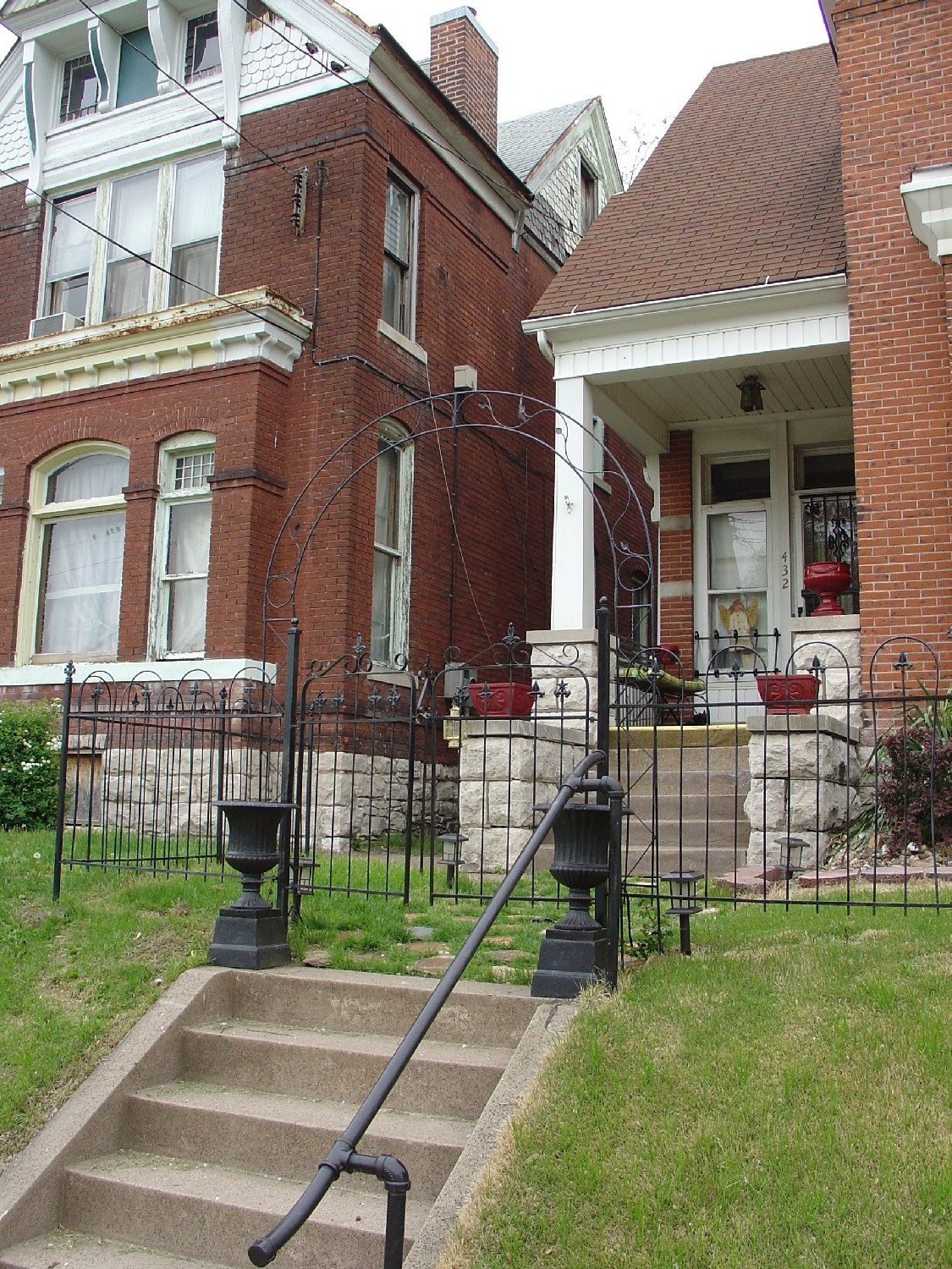 Gate way using two custom gates