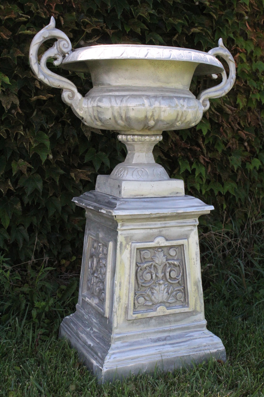 30" Wide Lancaster Cast Aluminum Urn With Handles