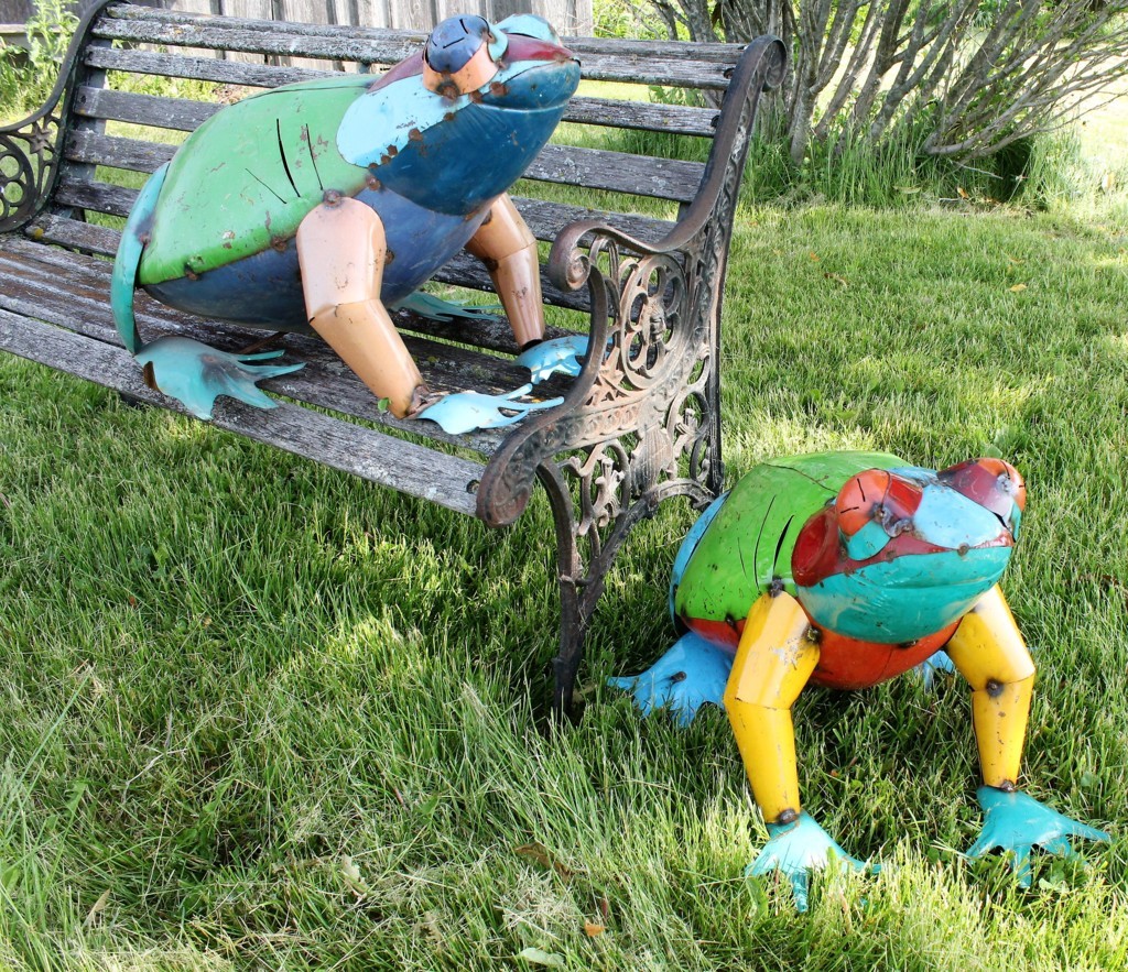 15" Recycled Metal Frog Yard Accents
