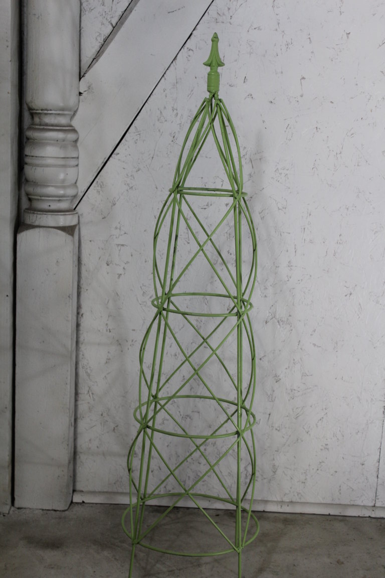 Medium Beehive Topiary Form - Iron Garden Obelisk