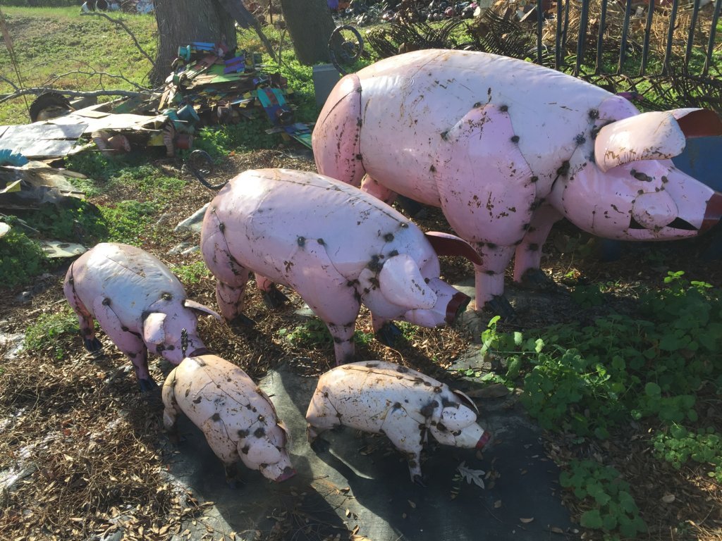 Medium Metal Pink Pascal Pig Farm Animal Swine Lawn Decor
