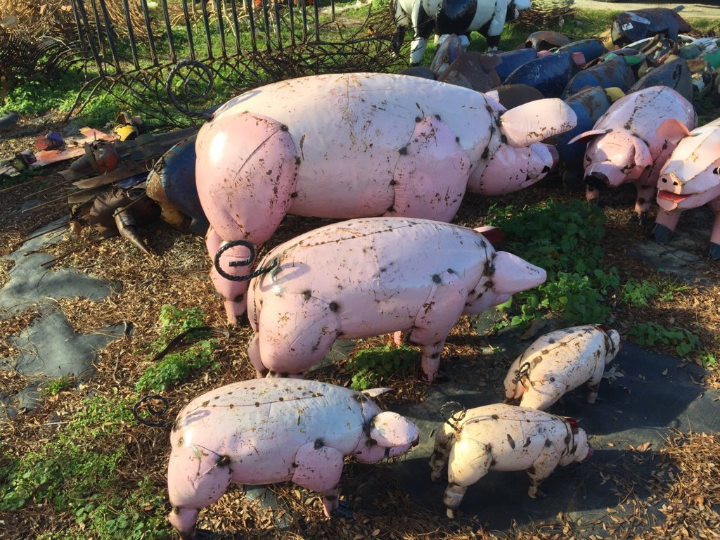 Medium Metal Pink Pascal Pig Farm Animal Swine Lawn Decor