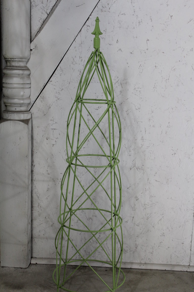 Medium Beehive Topiary Form - Iron Garden Obelisk