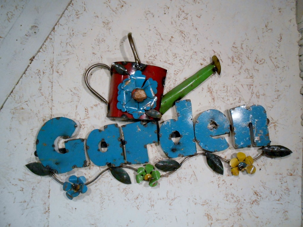 Metal Garden Sign with Watering Can 3-D