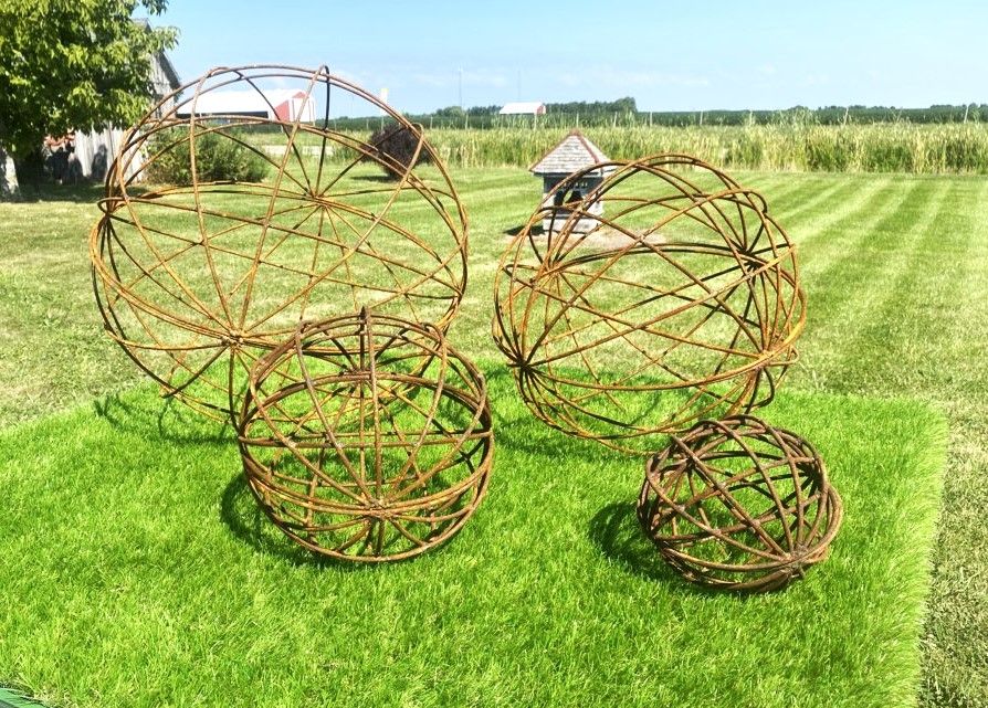 Metal Garden Yard Art Balls Spheres in Lots of Sizes