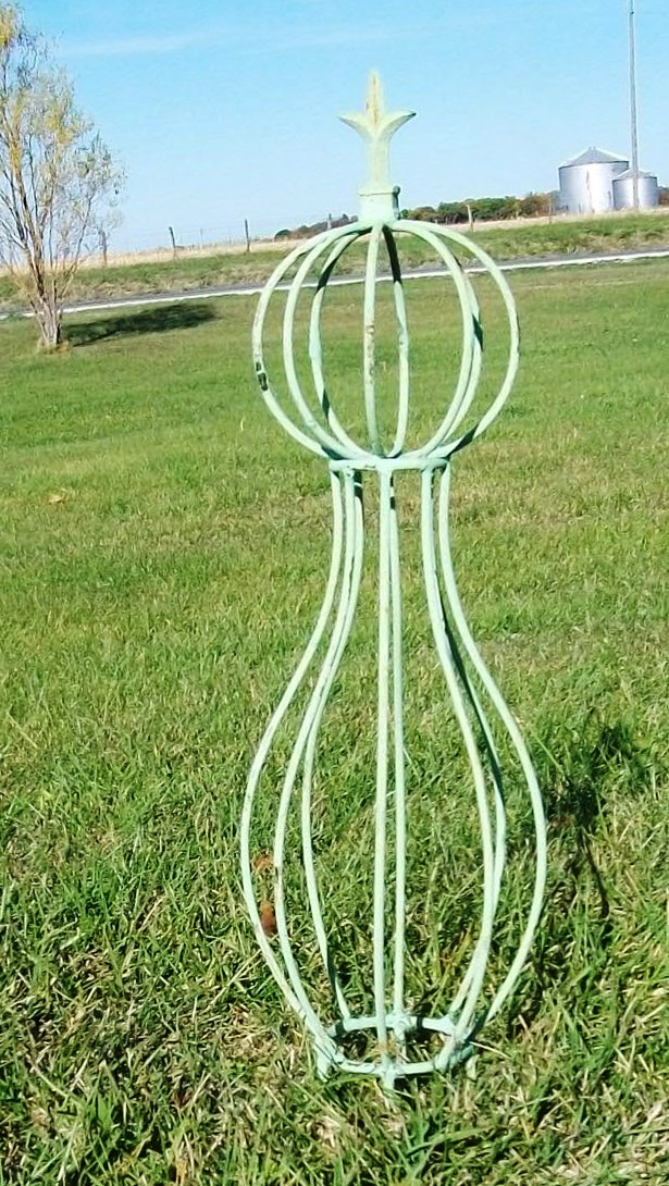 Metal Pumpkin Ball Topiary w/ Finial Top