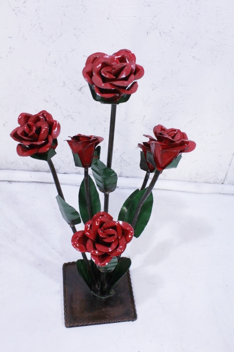 23" Metal Roses on Base Flower Yard Decoration