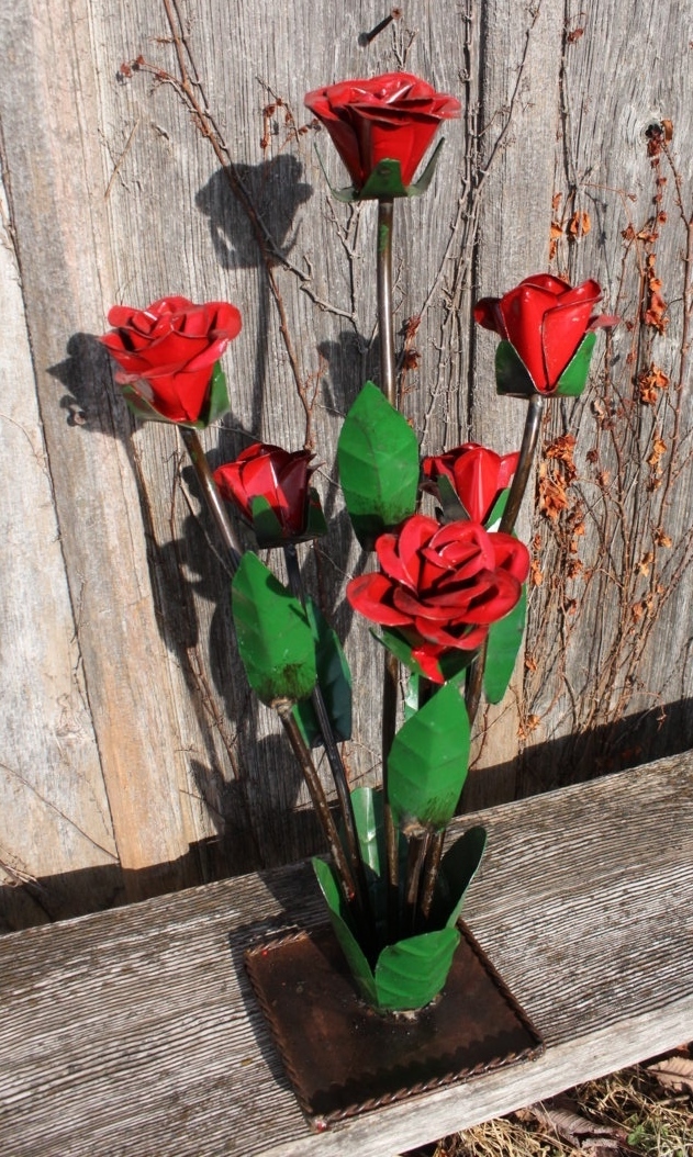 23" Metal Roses on Base Flower Yard Decoration
