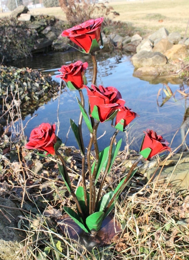 23" Metal Roses on Base Flower Yard Decoration