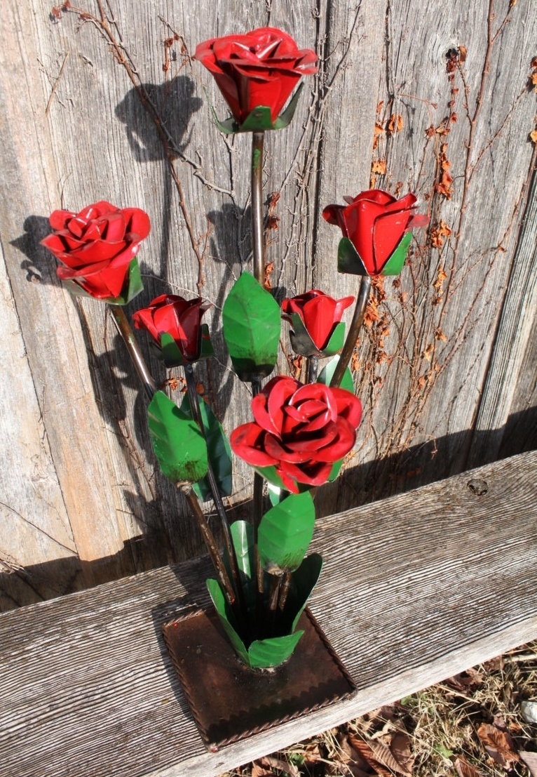 23" Metal Roses on Base Flower Yard Decoration