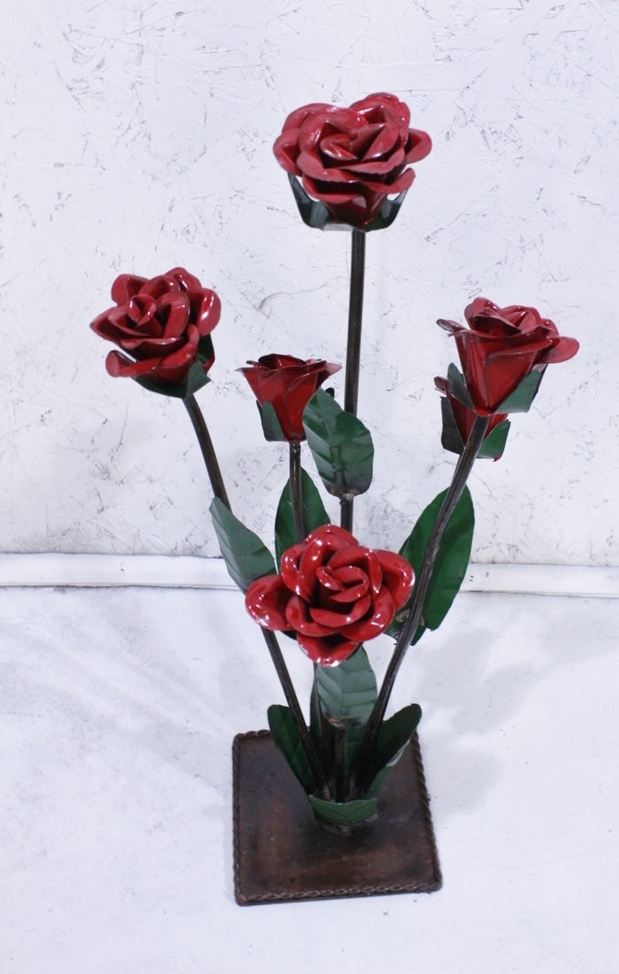 23" Metal Roses on Base Flower Yard Decoration