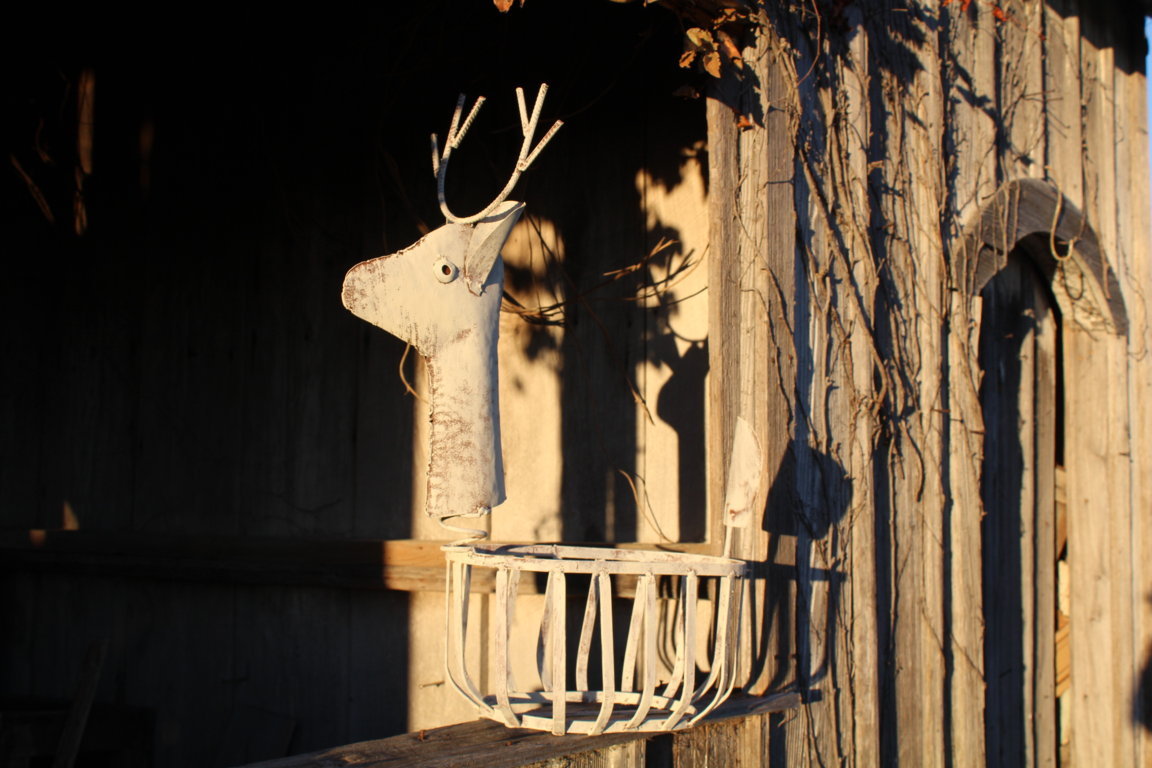 Metal Table Top Deer Basket Decorative Animal Basket