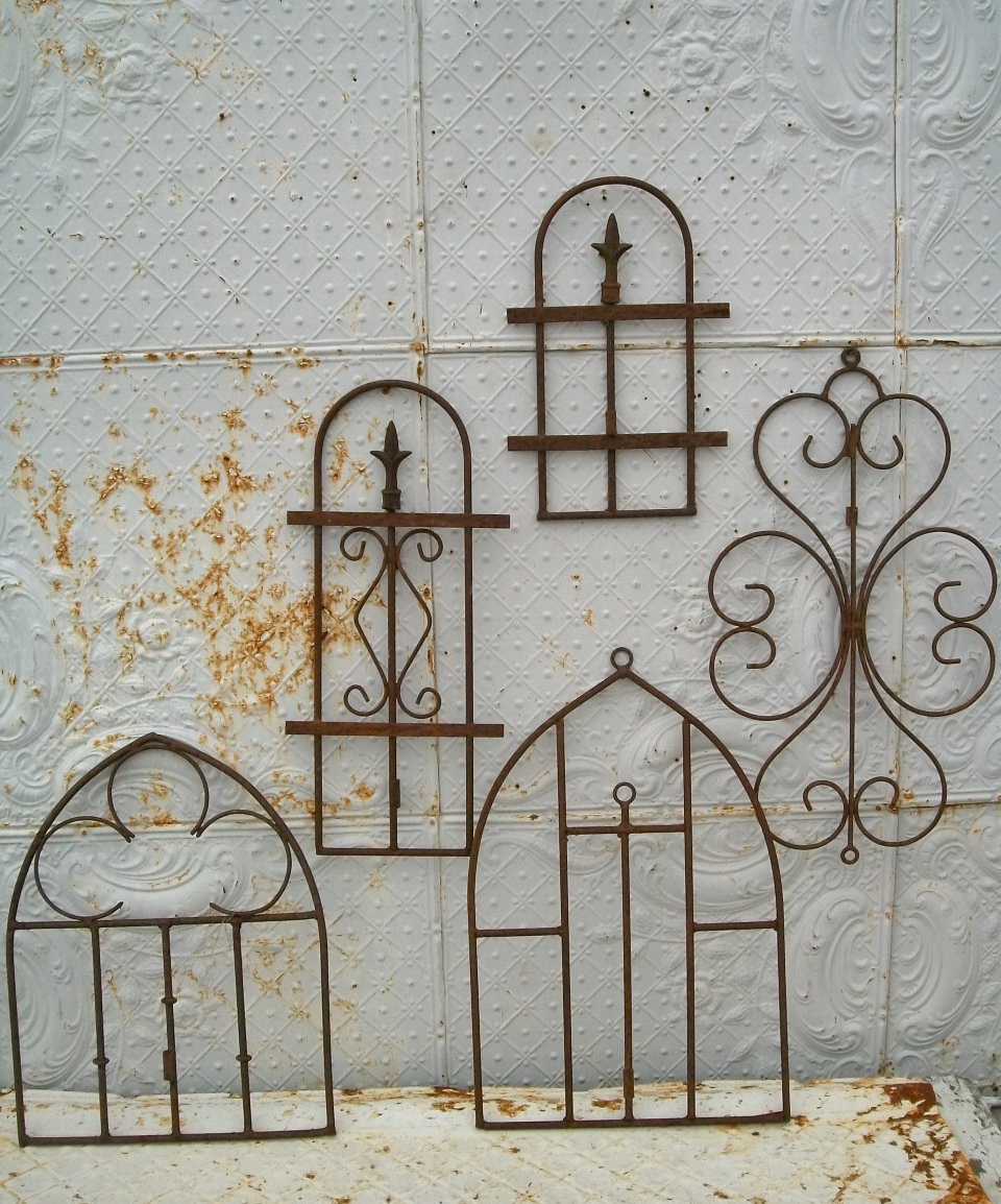 Metal Wall Accents with a Rustic Look