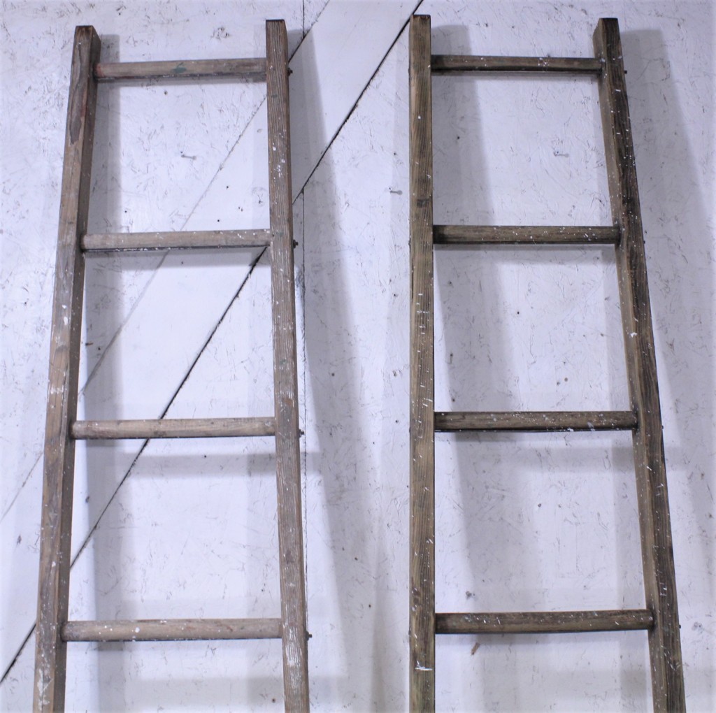 Old Rustic Vintage 7 Rung Wood Ladder - Vintage Painter Ladder