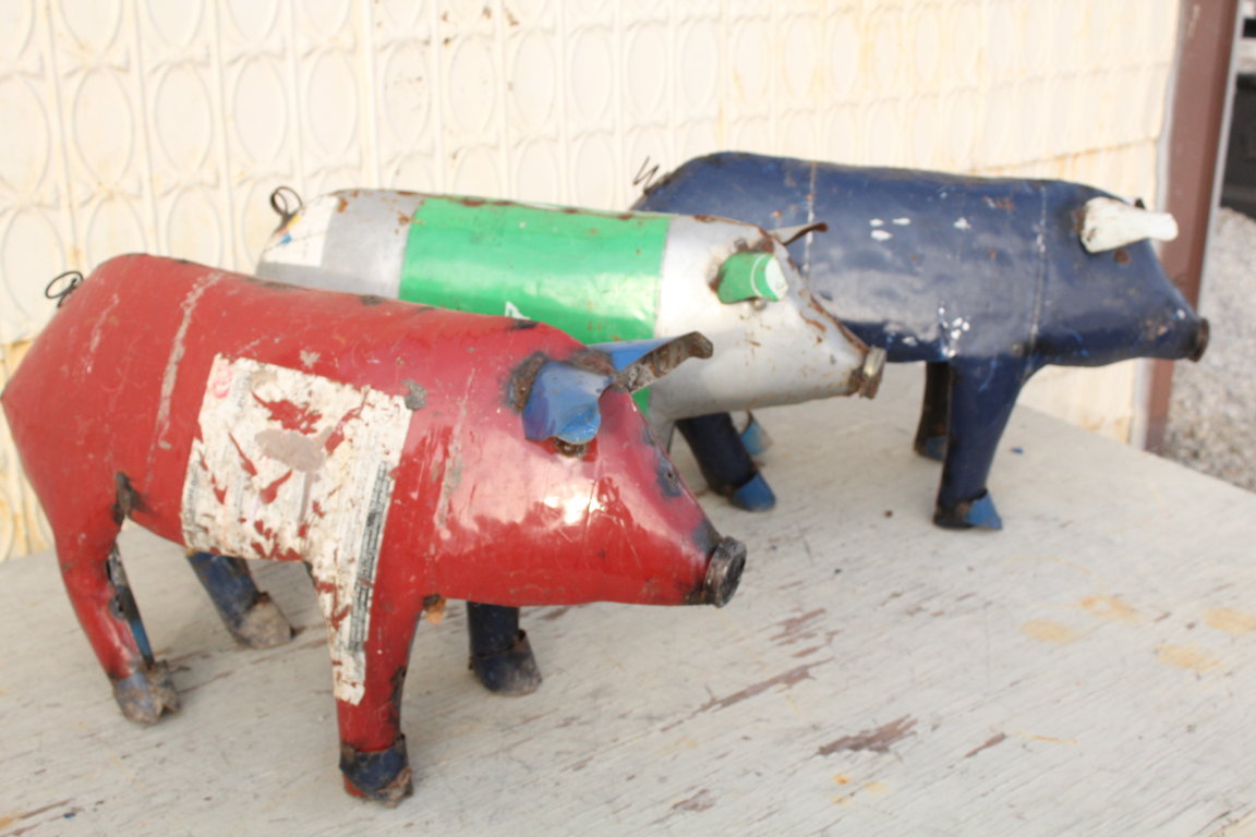 Recycled Metal Pig Can Art Lawn Decoration