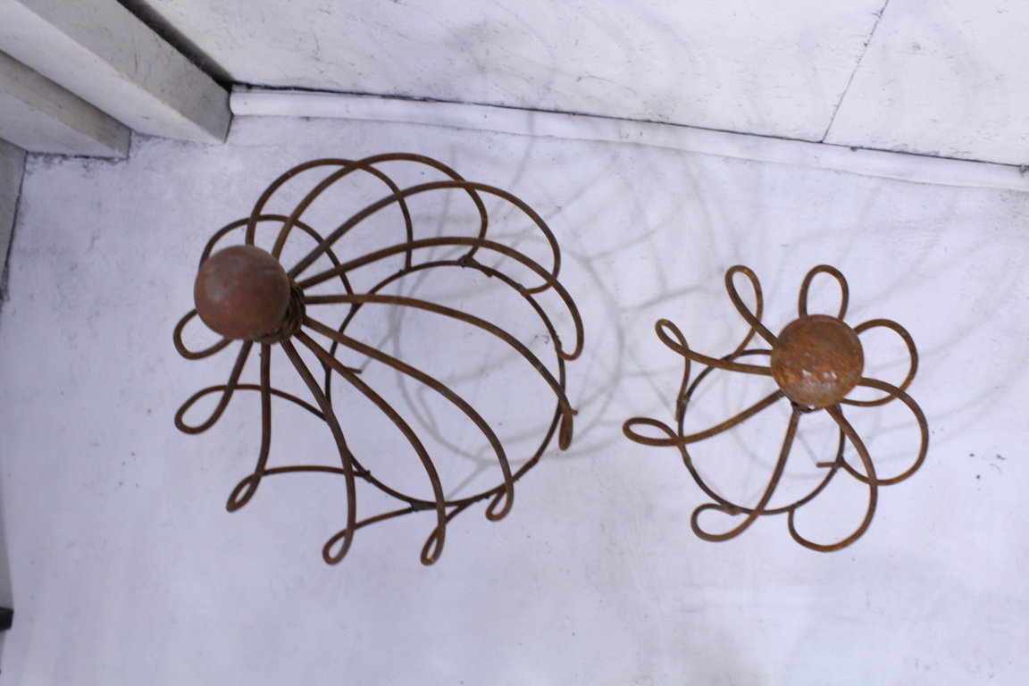 24" Iron Ball Bernice Topiary Plant Support for Flowers