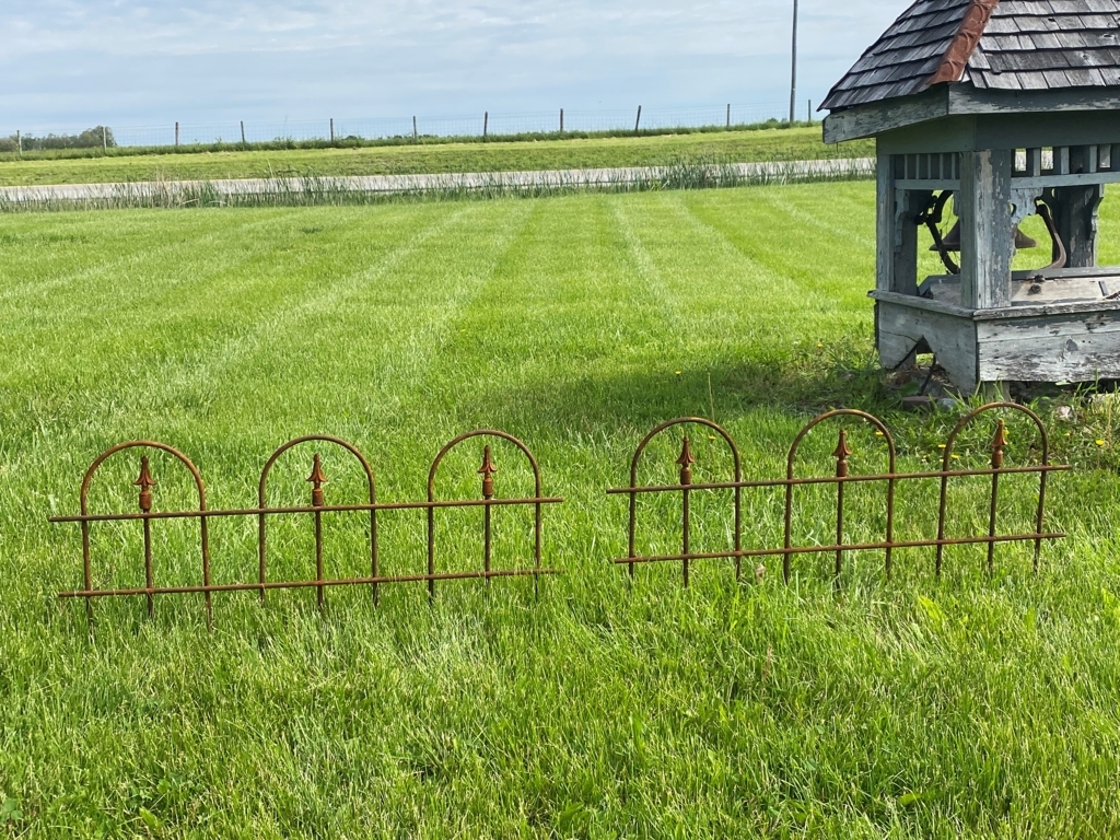 Small Border Metal Fencing 16" tall - Edging Fence