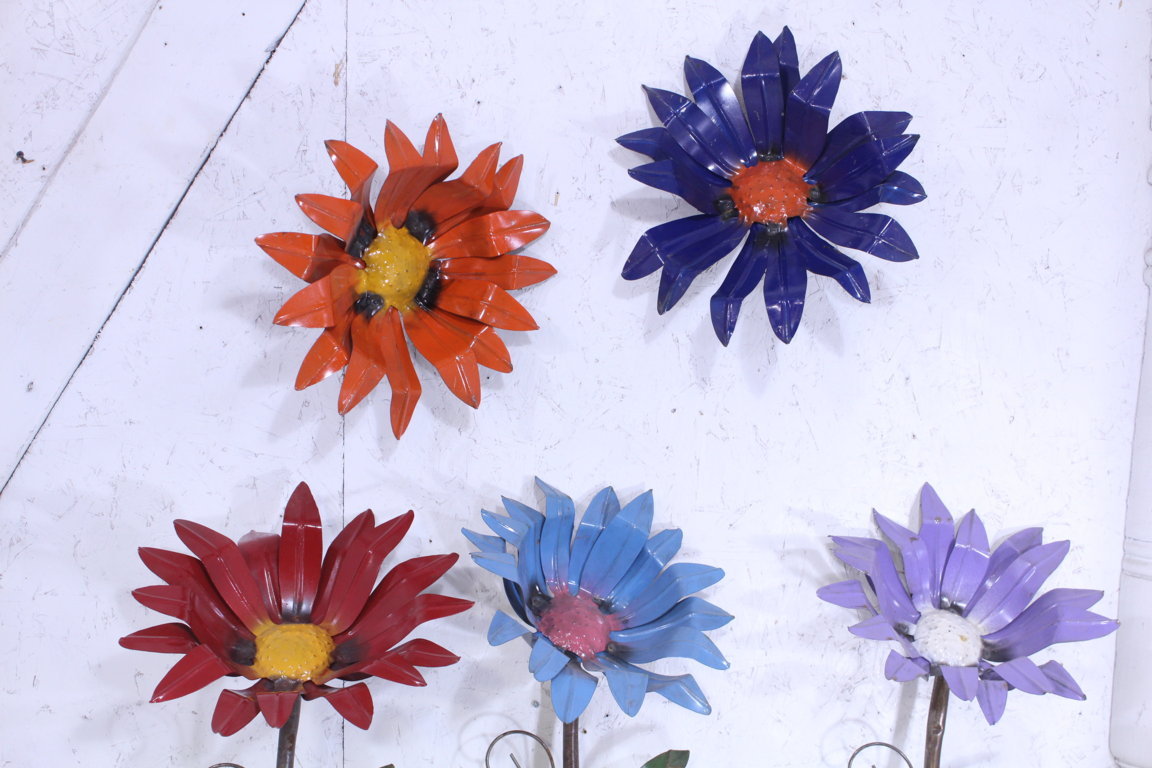 Small Metal Daisy Garden Stake Flower Yard Decoration