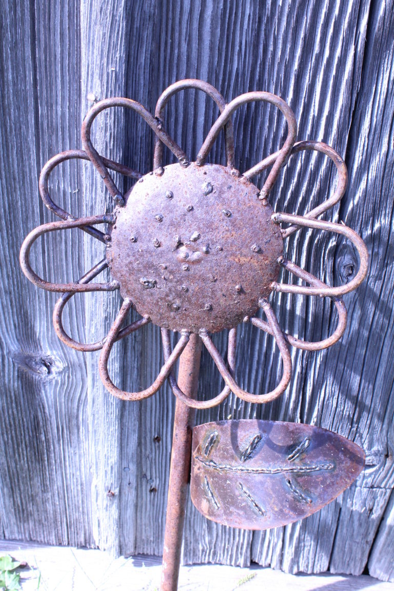 Small Rusty Metal Flower Garden Stake Garden Decoration