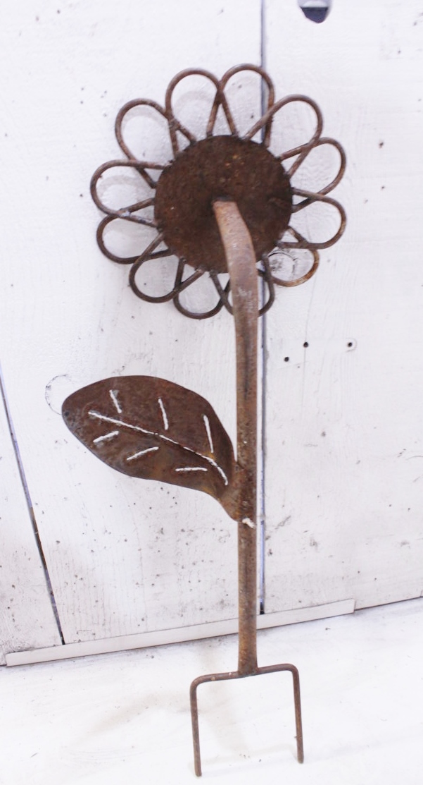 Small Rusty Metal Flower Garden Stake Garden Decoration