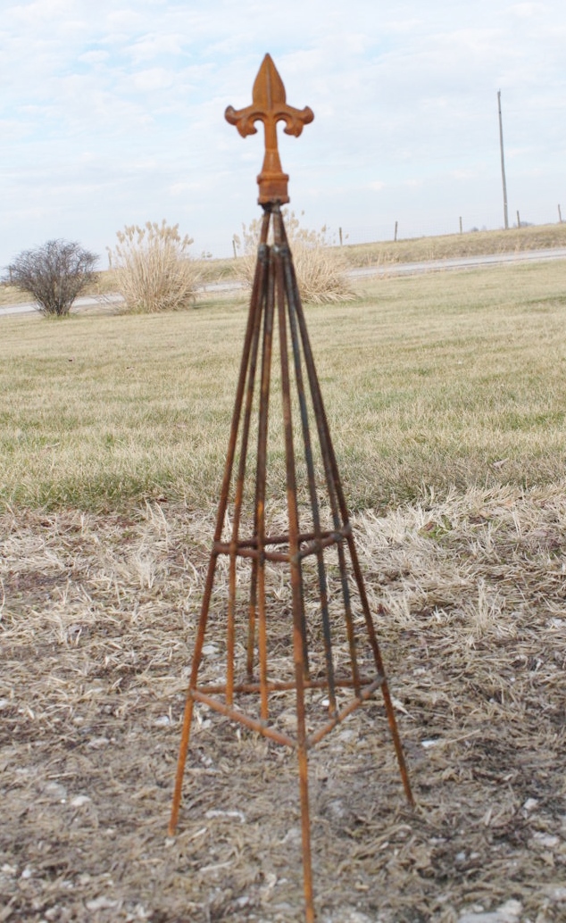 25" Tiny Triangle Garden Obelisk - Finial Tuteur