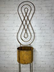 Metal Figure 8- Infinity Loop - With Feet Decorative Yard Art