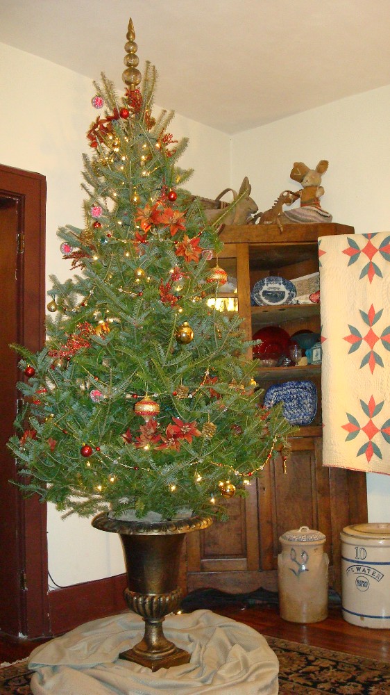 Use an Urn to Create a Christmas to Remember