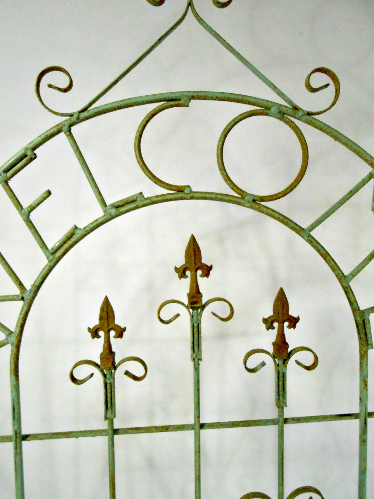 Welcome Sign Flower Trellis - Cast Iron Finials