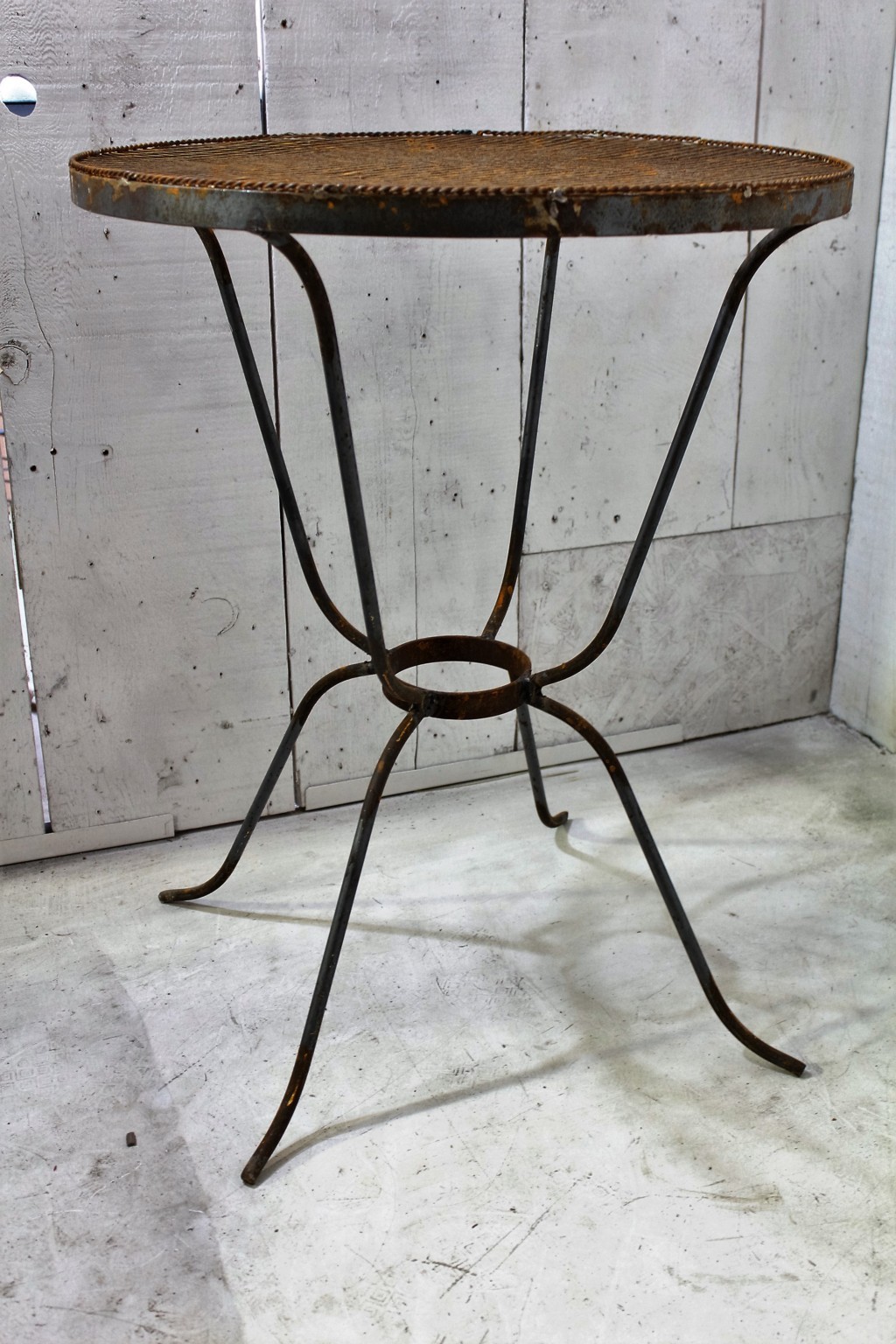 Wrought Iron Adult Bumblebee Table Metal Patio Furniture