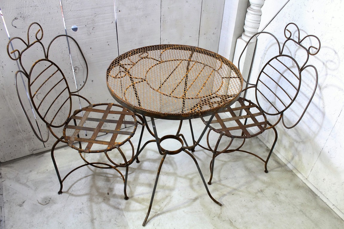 Wrought Iron Adult Bumblebee Table Metal Patio Furniture