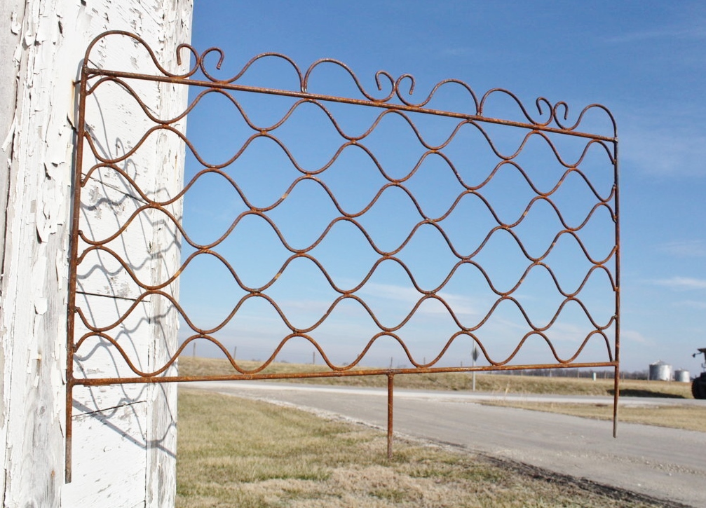 25" Wrought Iron Wavy Fence Garden Border Edging