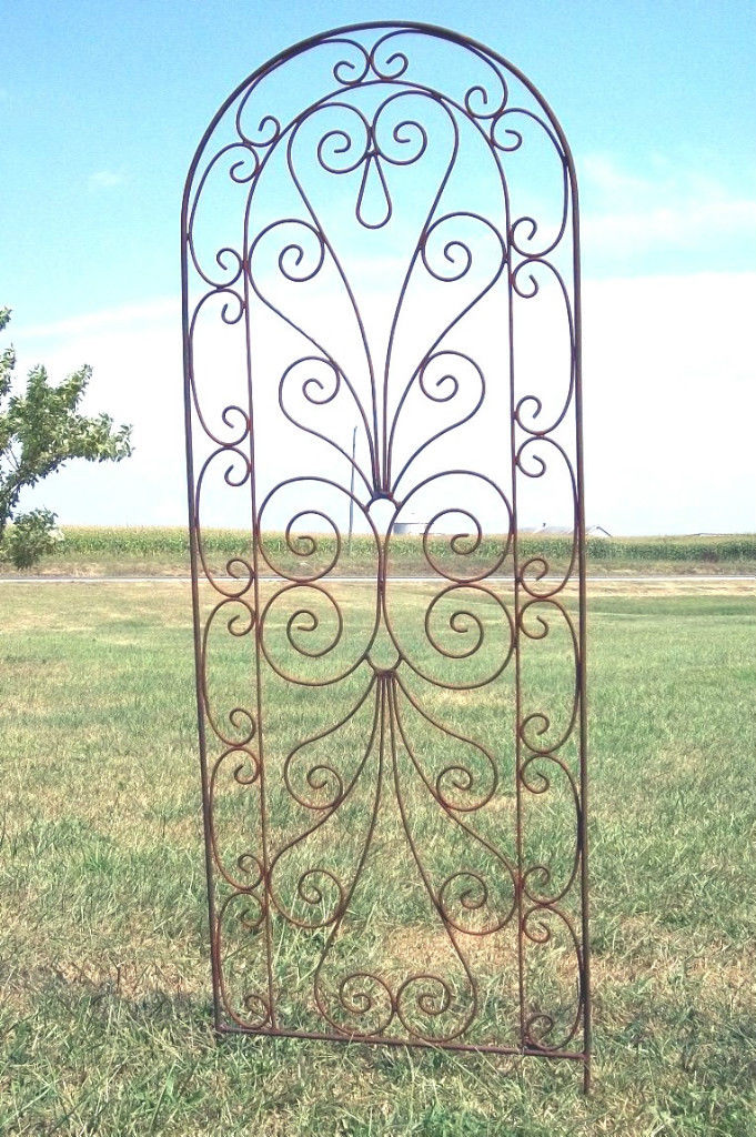 Wrought Iron Heart Garden Flower Trellis